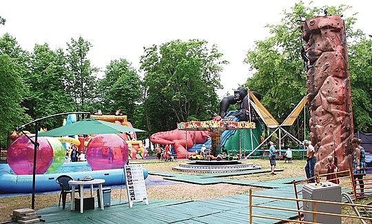 Nelegalių atrakcionų Palangoje nepažaboja net du antstoliai