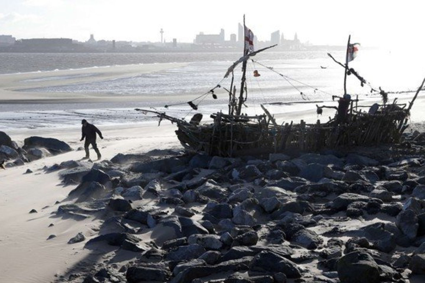 Piratai paliko prie Kamerūno krantų užgrobtą laivą