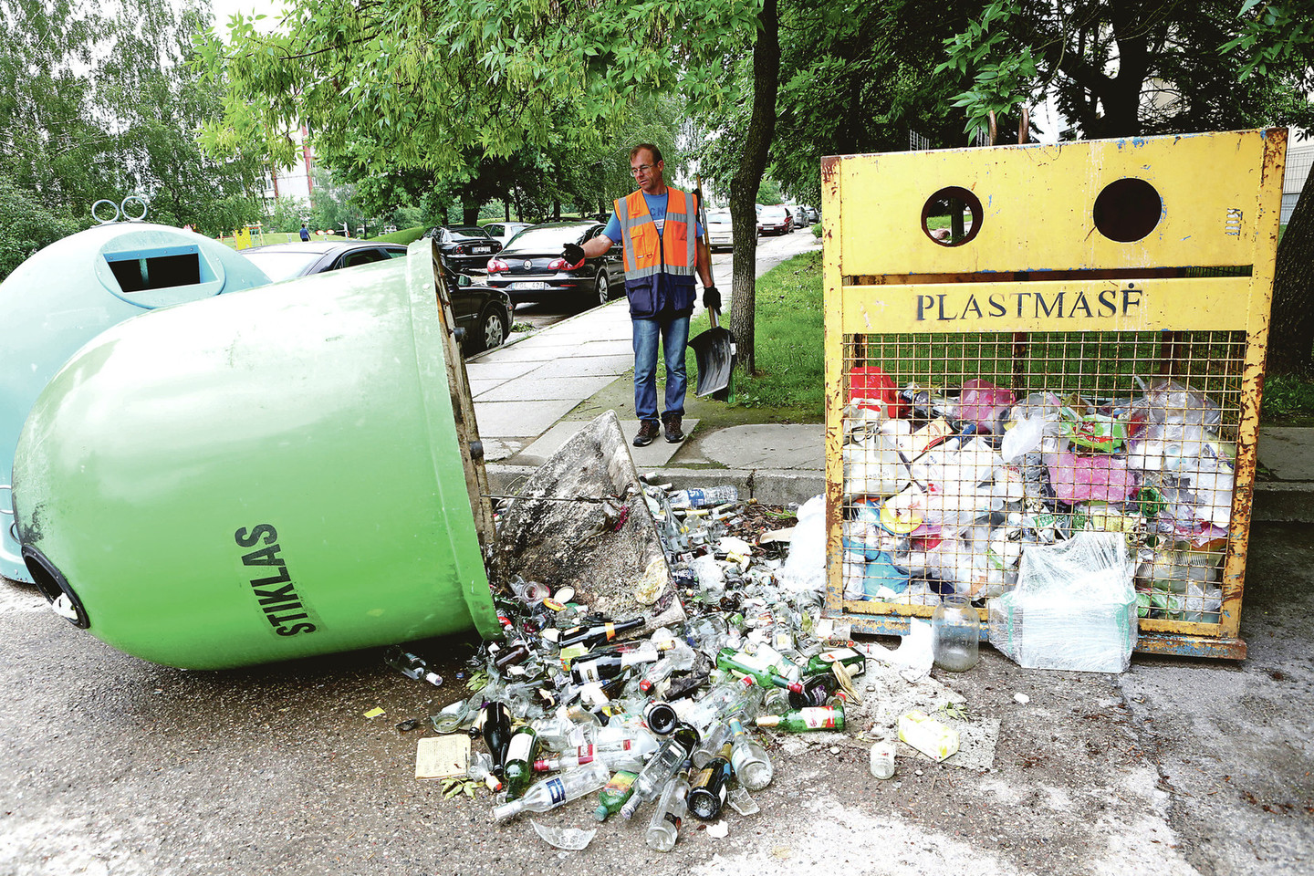 Benamiai Kaune įniko laužyti konteinerius. Kas juos papiktino?