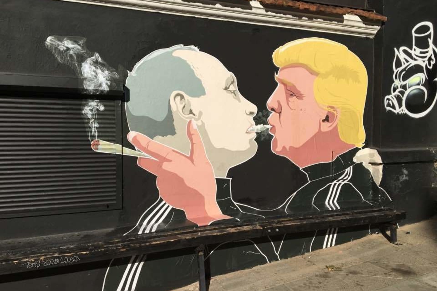 „Kiaulė rūkė“ siaučia toliau: V. Putinui pasiūlė atsipūsti