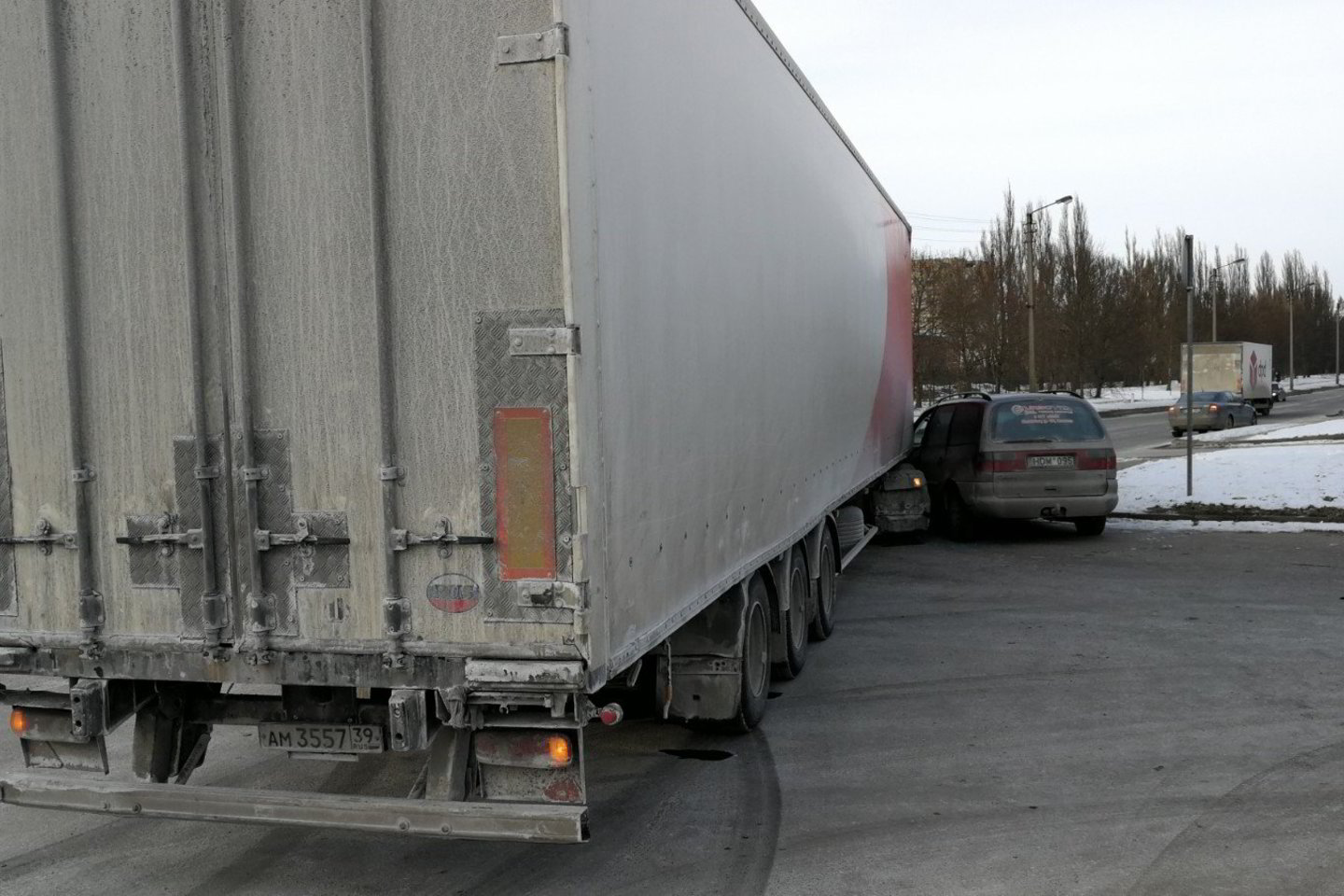 Avarija Kaune: vilkikas prispaudė „Ford Galaxy“