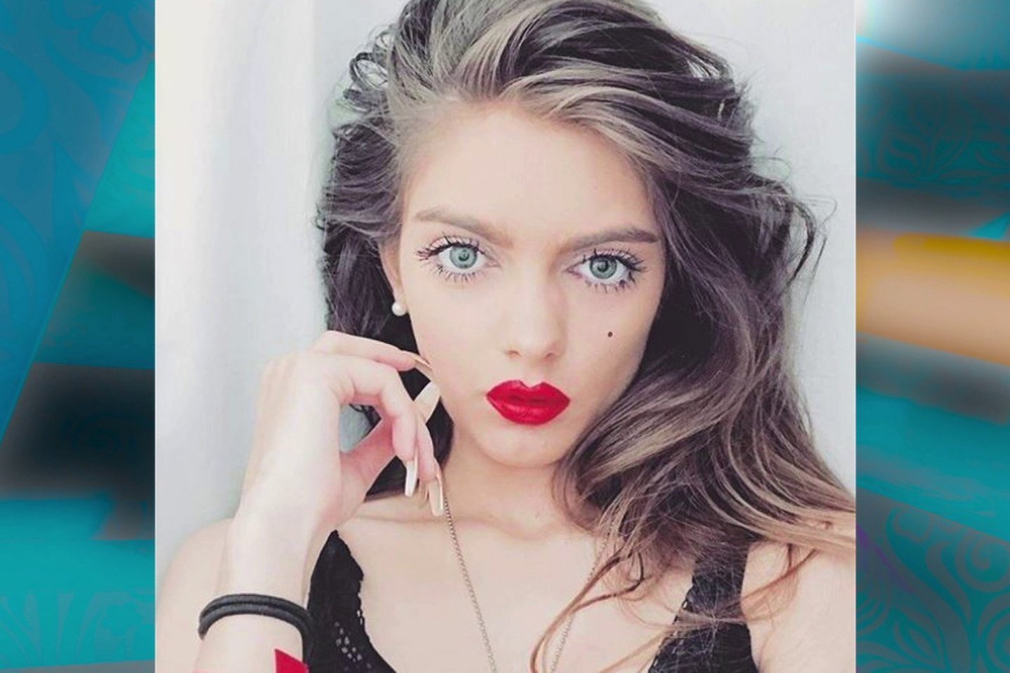 Skandalingoji Emma Hulse išsiskyrė su vaikinu, kurį išvadino vergu ...