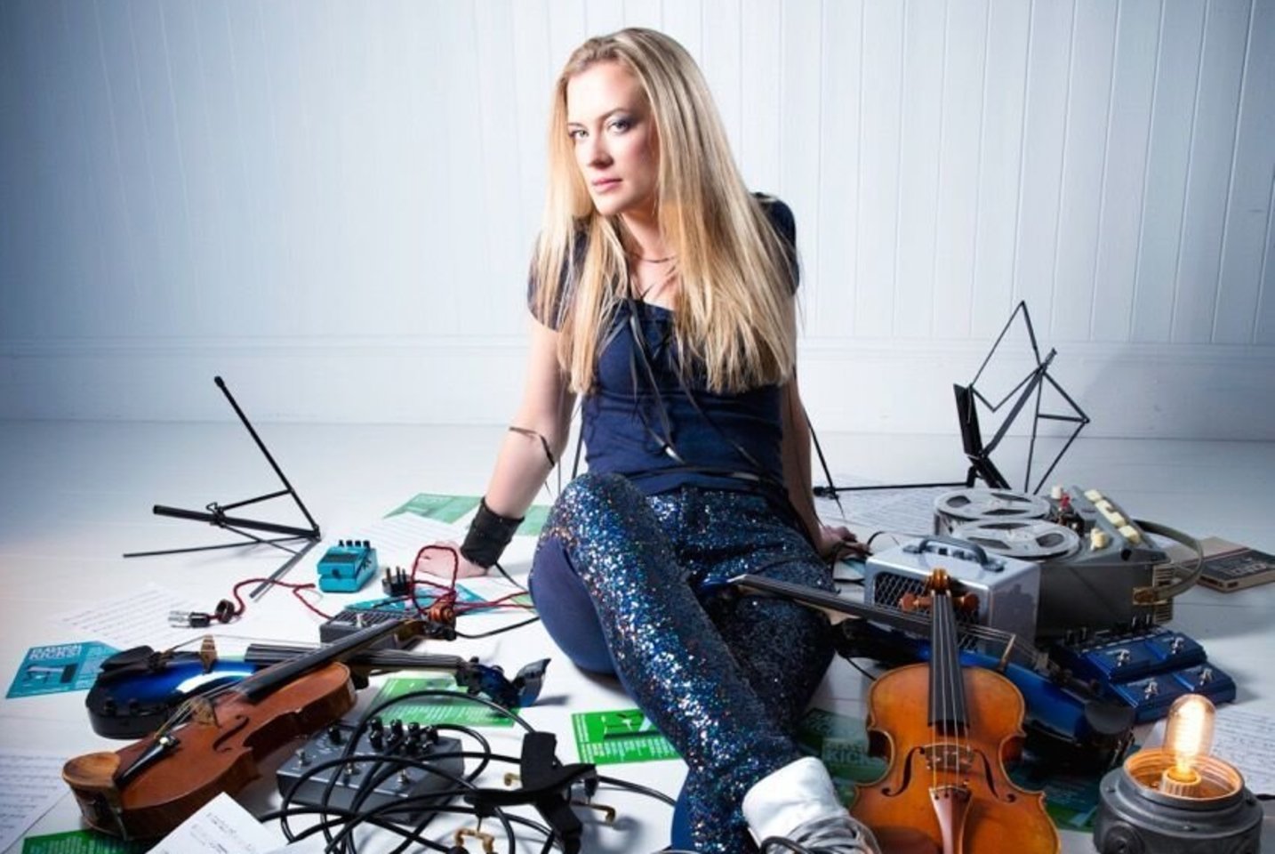 Sostinėje – karališkas britų smuikininkės Lizzie Ball koncertas su ...