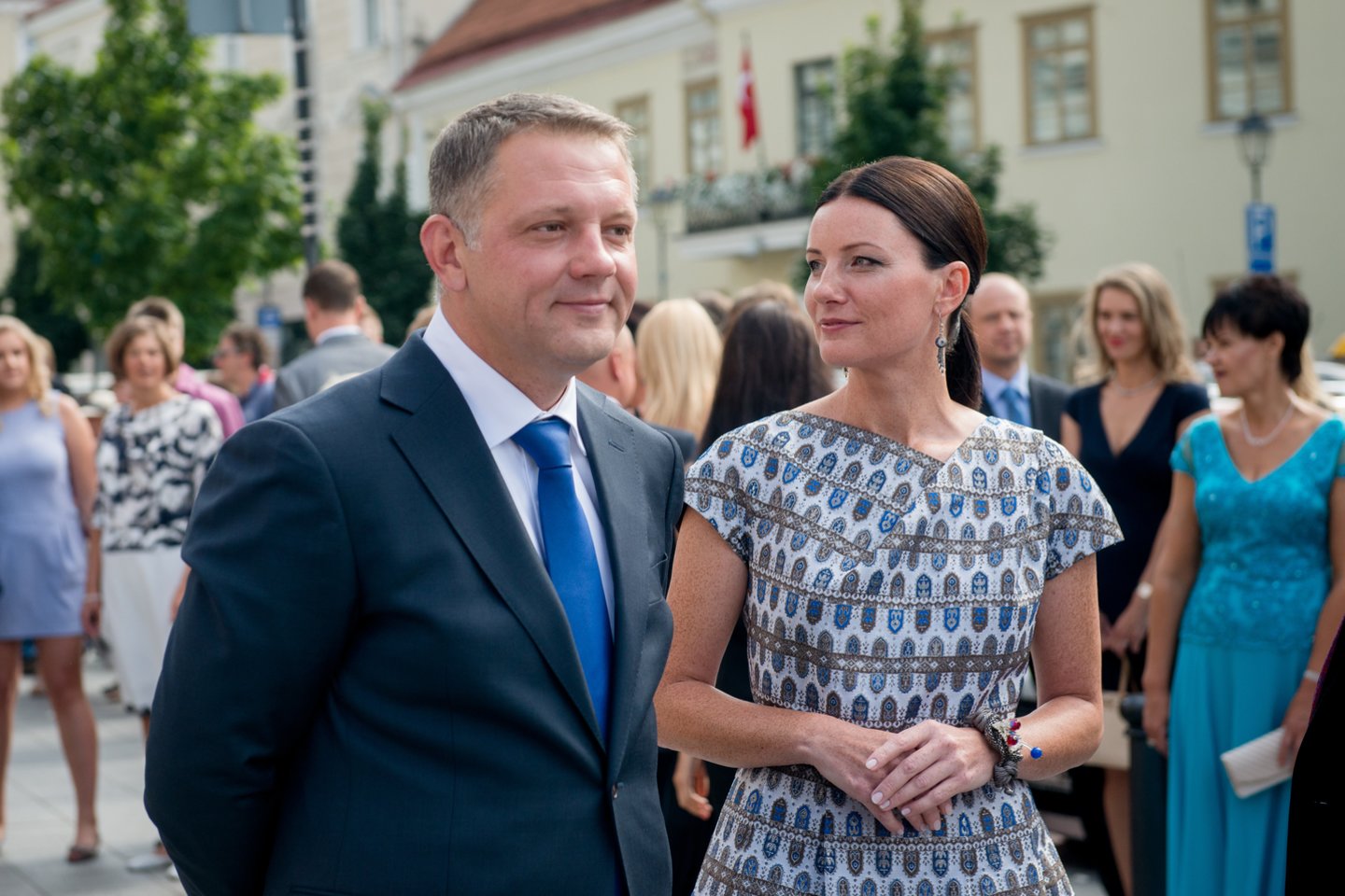 Eligijus Masiulis kelionėje užfiksuotas šviesiaplaukės moters draugijoje