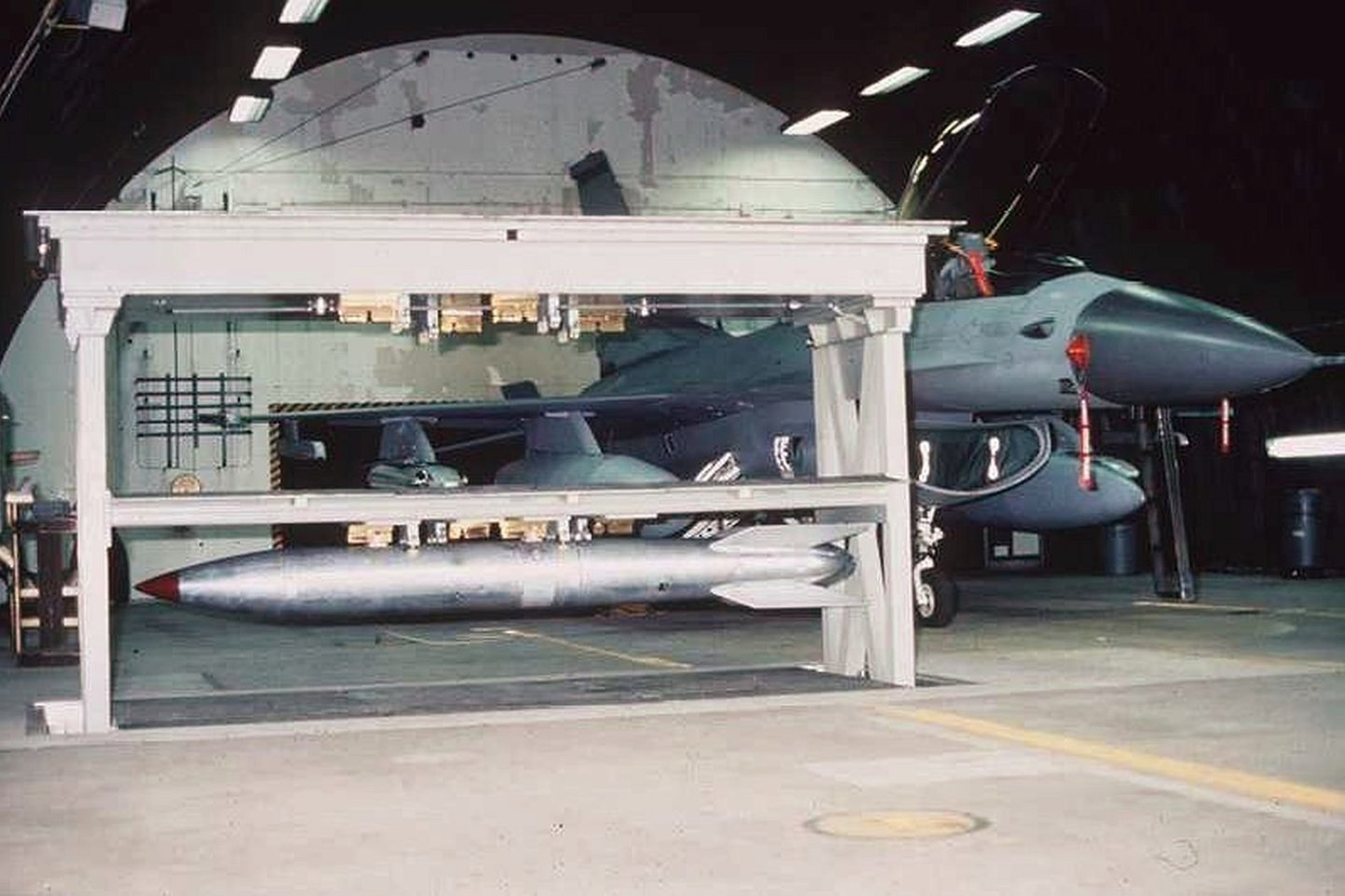 Oficialiai patvirtinta: naikintuvas F-15E pasiruošęs mesti „auksines ... Oficialiai patvirtinta: naikintuvas F-15E pasiruošęs mesti „auksines ...