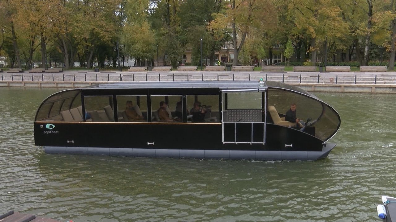 Klaipėdoje pristatytas pirmasis elektrinis vandens laivas: transporto ...
