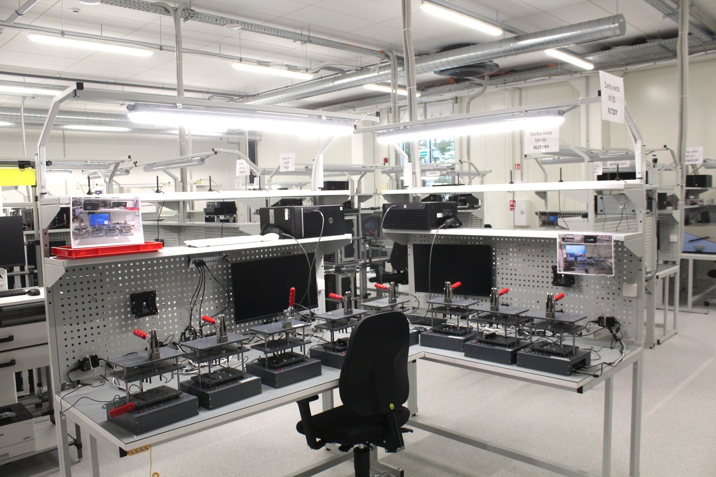 Lietuva nebėra pigios darbo jėgos šalis – toliau investuojant į ...