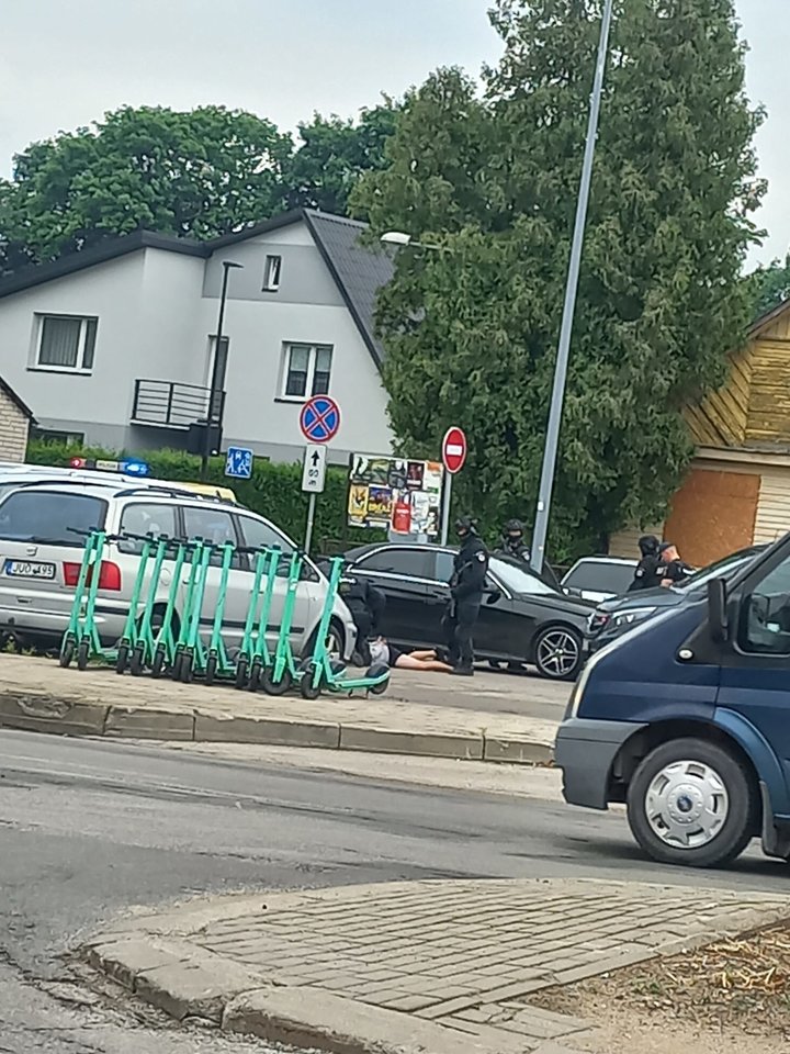 Alytuje veidu į asfaltą „Aras“ paguldė Lietuvos kikbokso čempioną