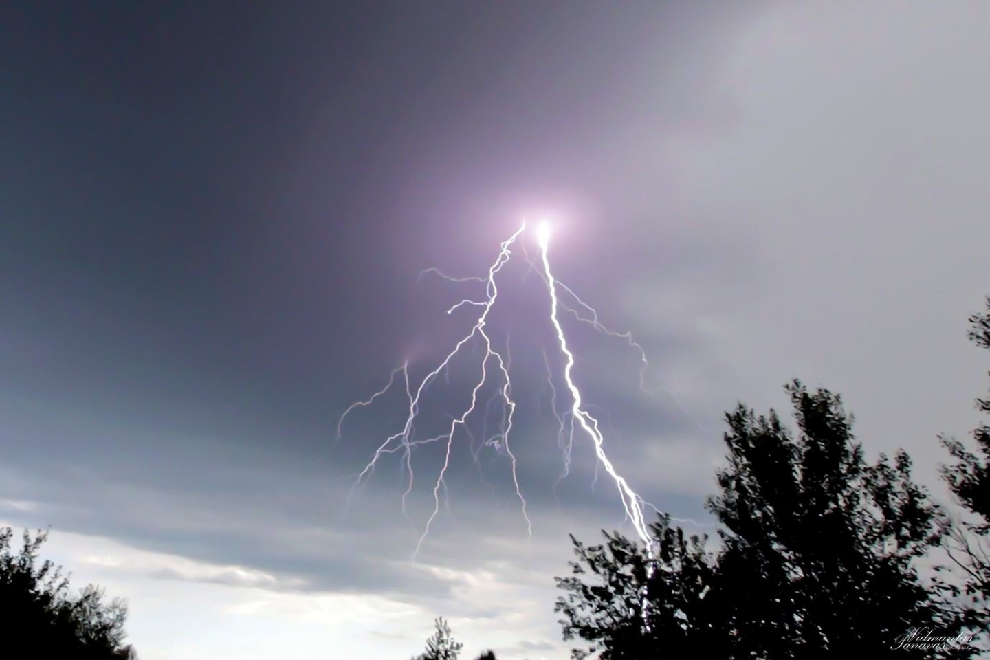 Naktį per Lietuvą slinko žaibai ir liūtys: fiksuota beveik 10 tūkst ...