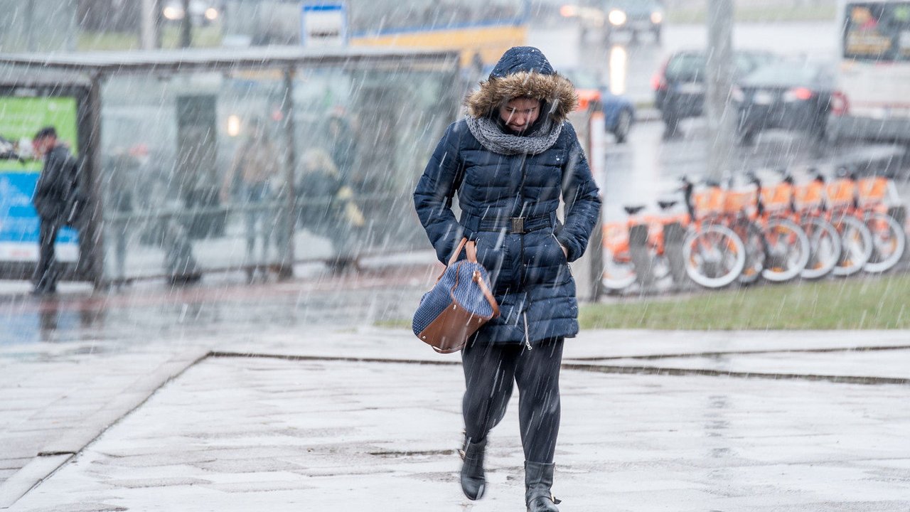 Niūros oras nesitrauks: išliks smarkus vėjas, vyraus nedidelis lietus