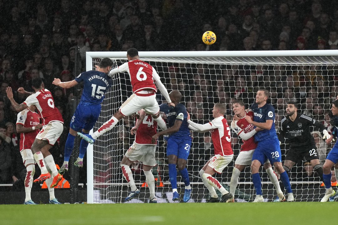 „Arsenal“ pralaimėjo ir prarado Anglijos čempionato lyderio poziciją „Arsenal“ pralaimėjo ir prarado Anglijos čempionato lyderio poziciją