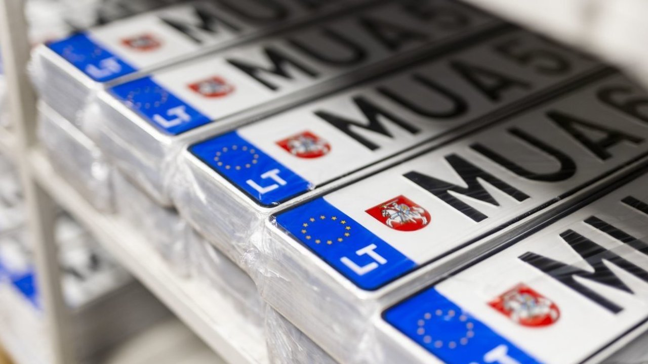 Norintiems išskirtinių automobilių numerių teks paišlaidauti: nuo šiol ...