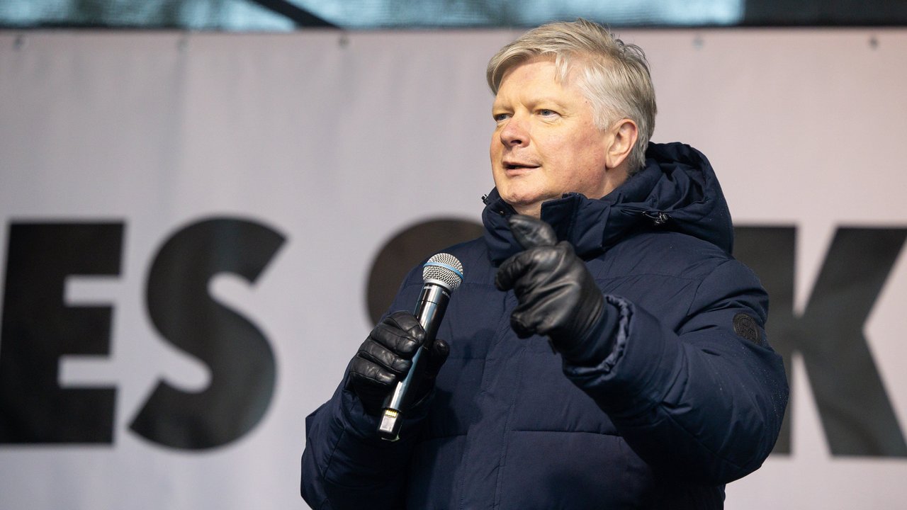 Ūkininkai nušvilpė ant scenos pasirodžiusį K. Navicką: iš pastarojo ...