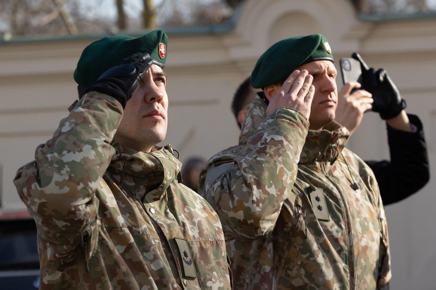 Prie Krašto apsaugos ministerijos iškilmingai iškelta Švedijos vėliava