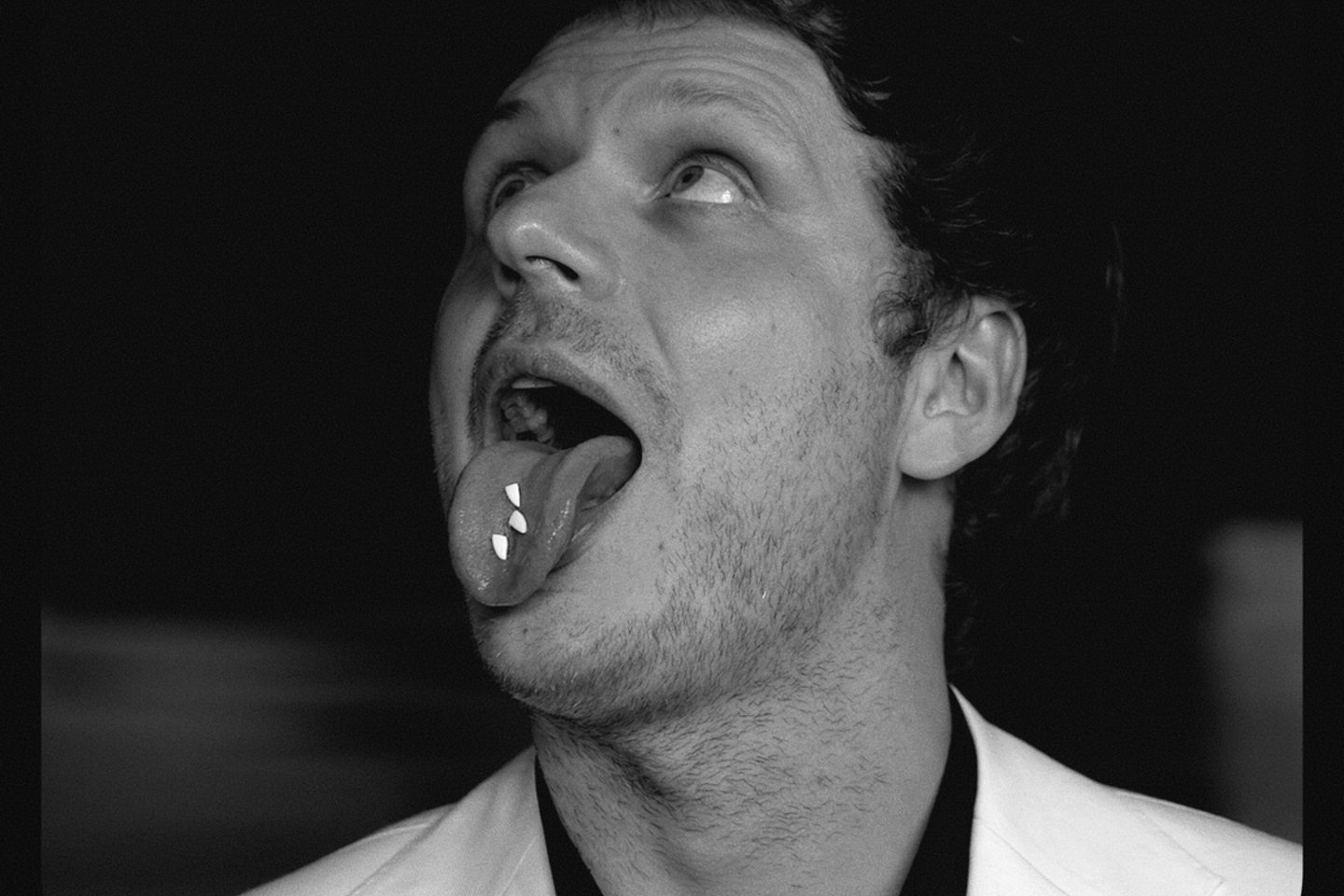 Atlikėjas FC Baseball pristato naują dviejų dainų vaizdo albumą „Gėla“