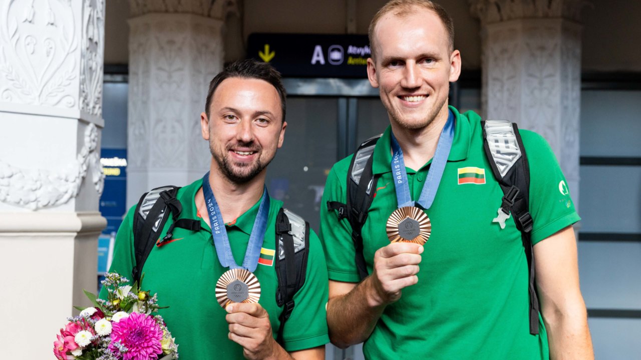 Plojimais sutikti bronzos laimėtojai A. Pukelis ir Š. Vingelis – apie ...