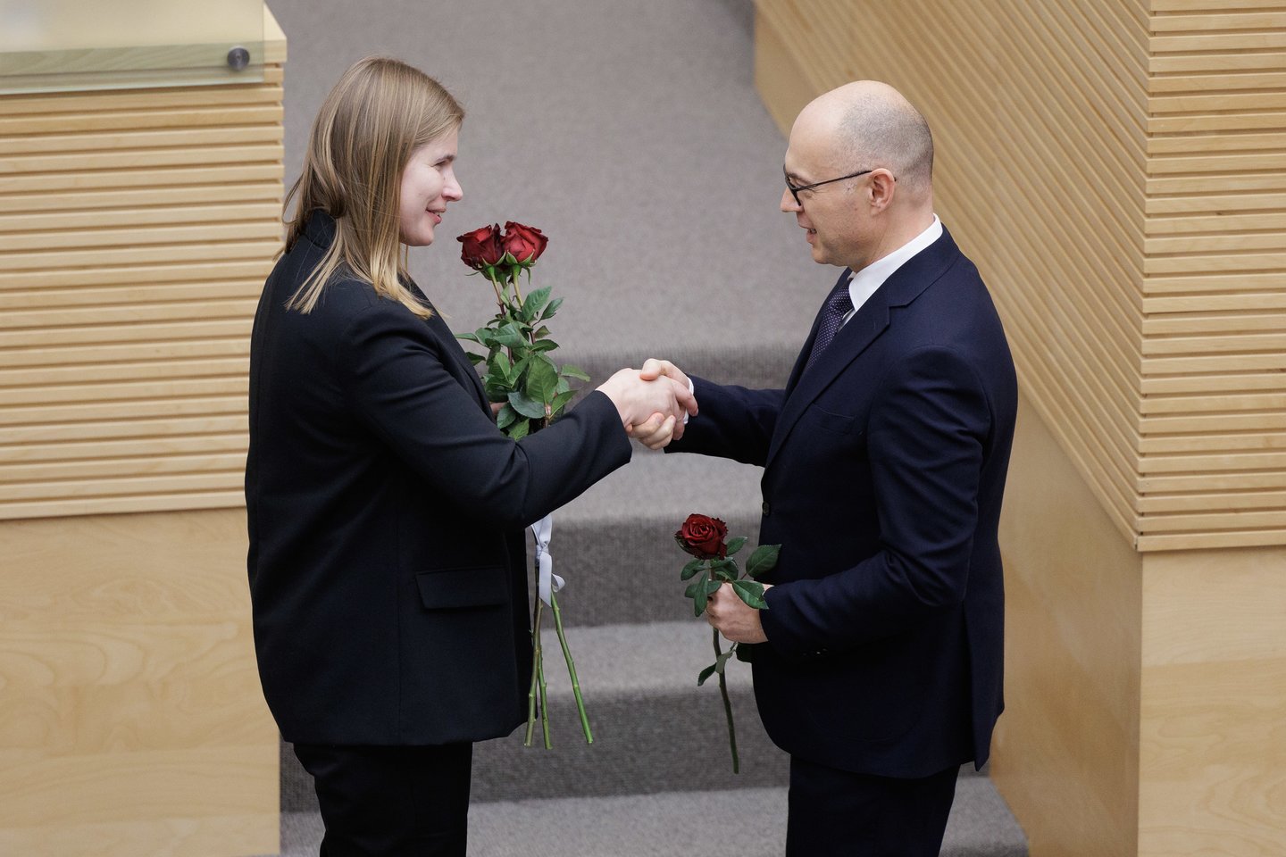 Lietuva oficialiai turi naują Vyriausybę: prisiekė premjeras ir 14 ministrų