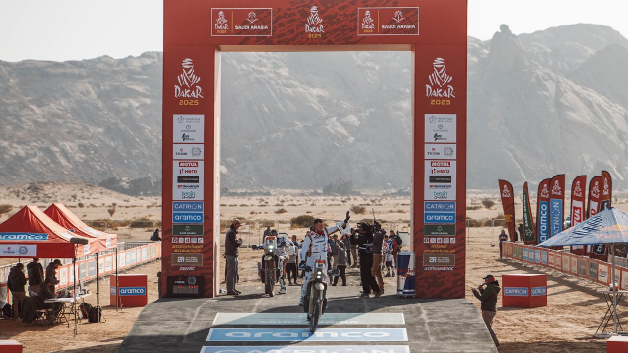 Lietuvių gretose pirmaujantis A. Gelažninkas dalijosi gera nuotaika ...