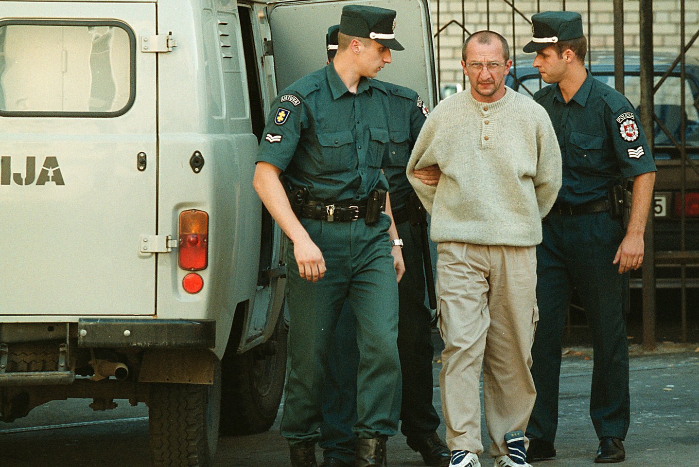 Telefonas A. Vertelkos trumpikėse: vieni pareigūnai netyčia sužlugdė ...