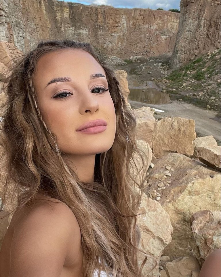 Dainininkė Adrina prabilo apie jųdviejų su sužadėtiniu amžiaus skirtumą ...