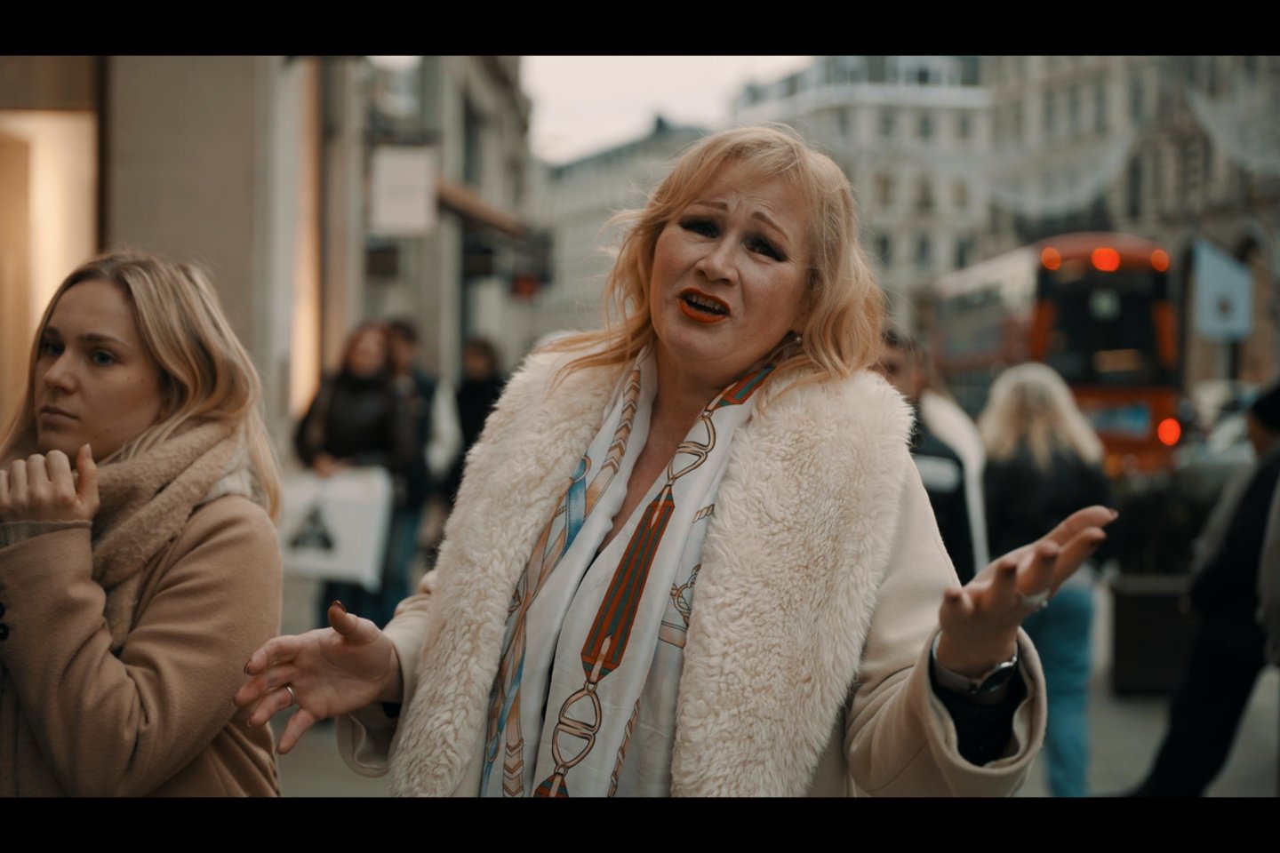 Su ašaromis akyse prabilo oro uoste J. Naruševičiūtės užpulta Milda May ...