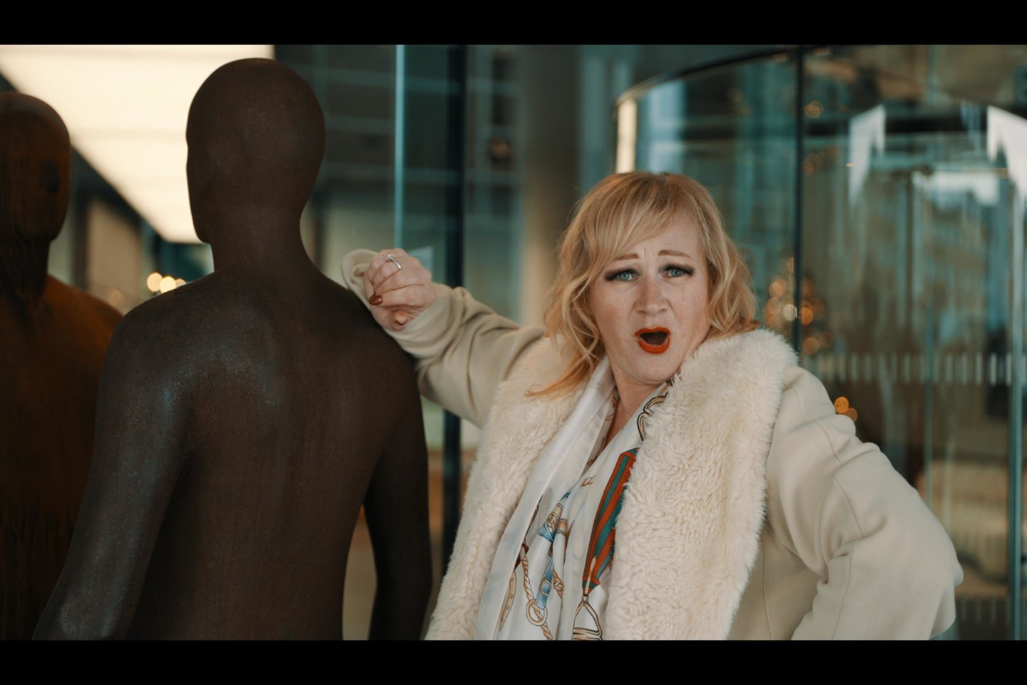 Su ašaromis akyse prabilo oro uoste J. Naruševičiūtės užpulta Milda May ...