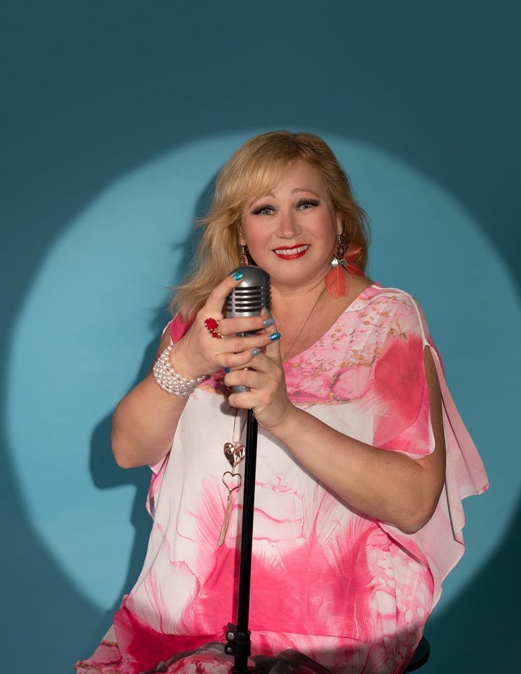 Su ašaromis akyse prabilo oro uoste J. Naruševičiūtės užpulta Milda May ...