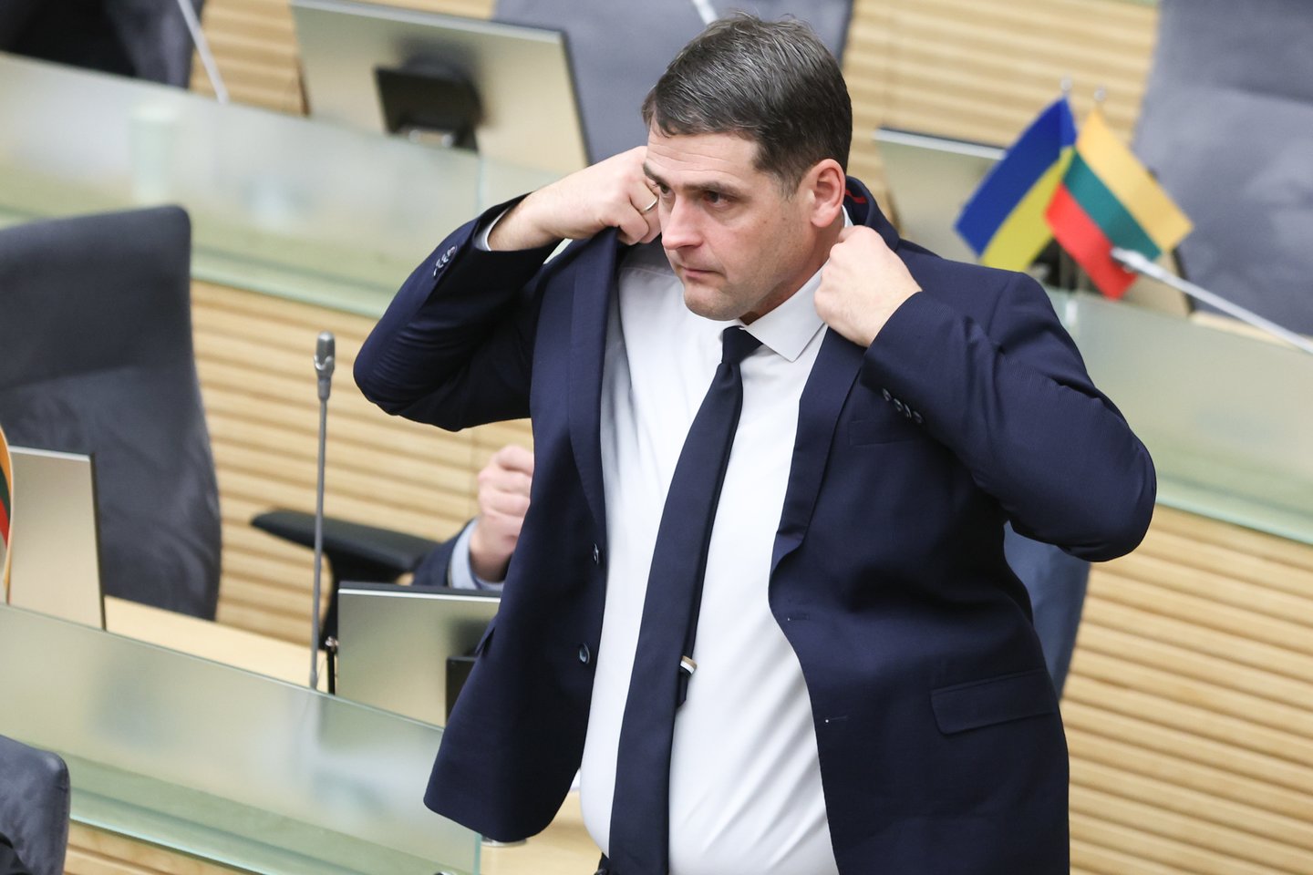 R. Žemaitaičio kelionė pas E. Muską baigėsi Vilniaus oro uoste ...