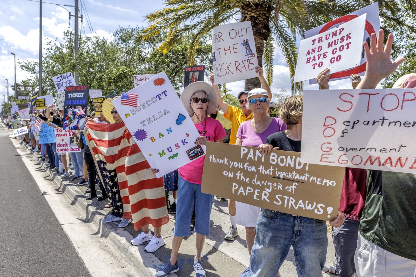 Virš E. Musko „Tesla“ imperijos – audros debesys: skaičiai atskleidė ...