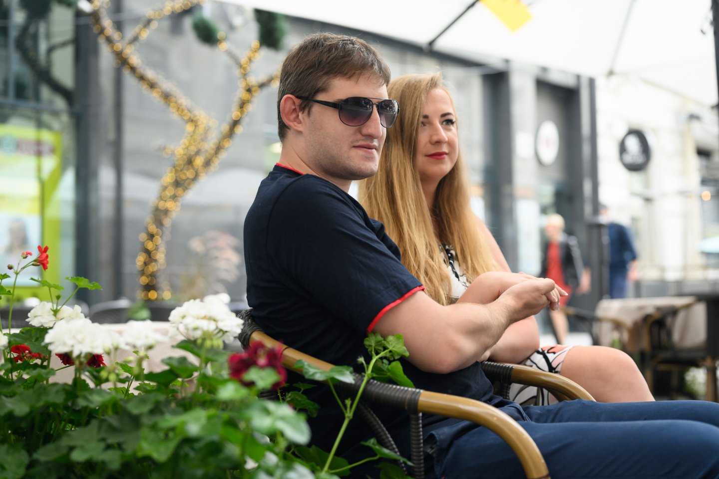 Realybės šou „Tamsoje“ nugalėjęs neregys A. Ravanas su žmona laukia ...