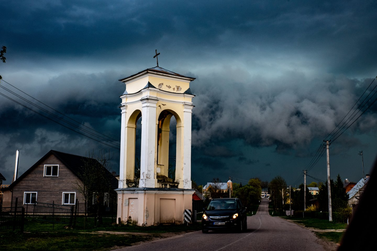 Lietuvos link slenka audringesni orai: liūtis palydės perkūnija ...