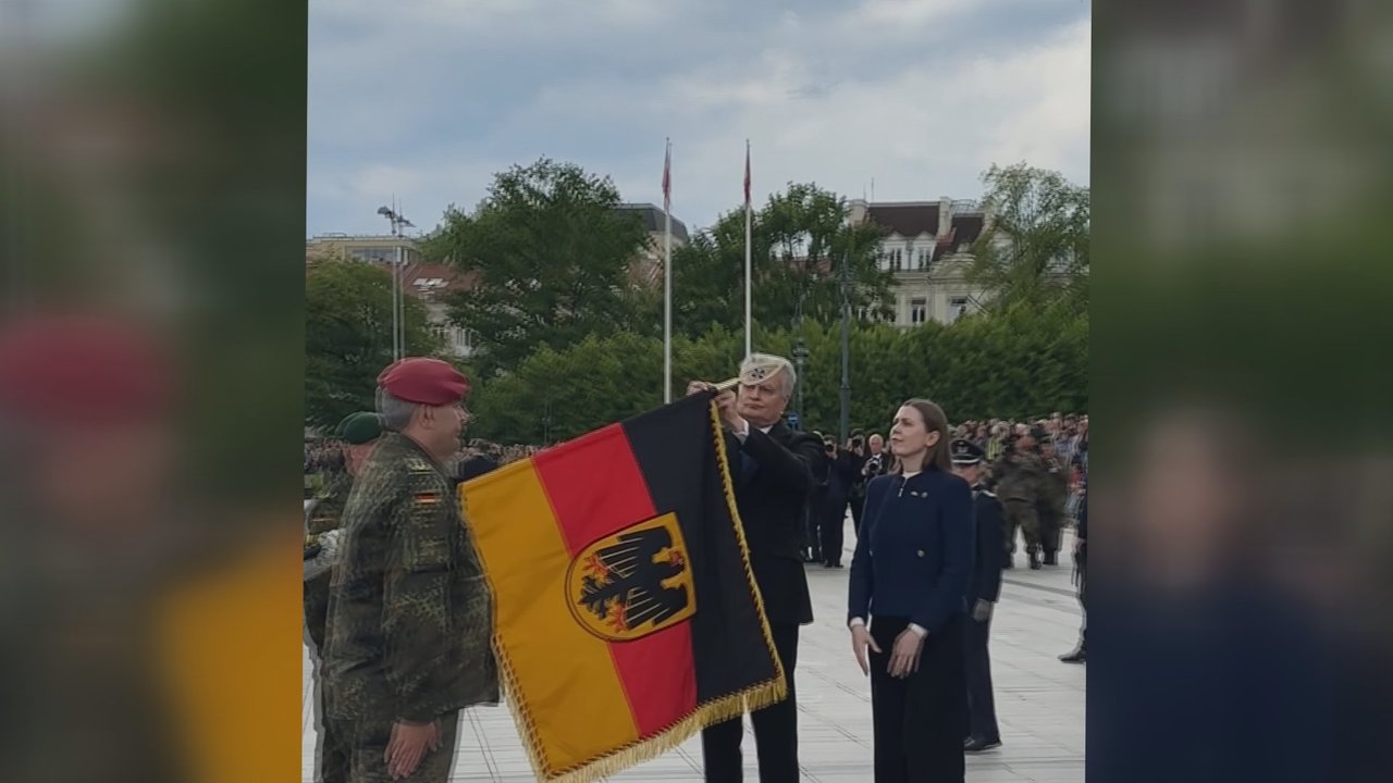 Iš arti parodė, kaip Vilniuje įvyko iškilmingas karinis ritualas ...
