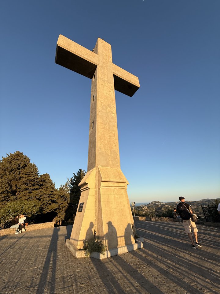 L. Pobedonoscevo savaitgalis Rodo saloje: privati vila su baseinu ir ...