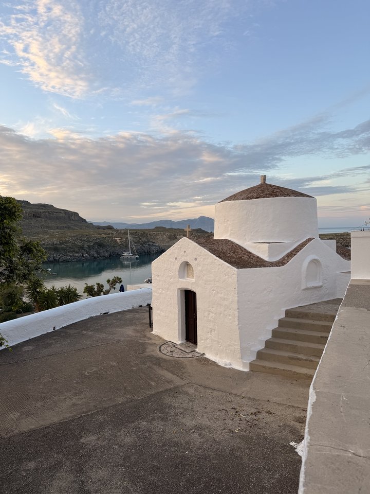 L. Pobedonoscevo savaitgalis Rodo saloje: privati vila su baseinu ir ...