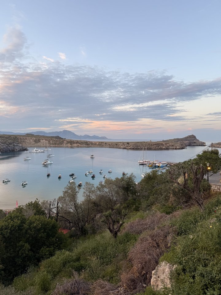 L. Pobedonoscevo savaitgalis Rodo saloje: privati vila su baseinu ir ...