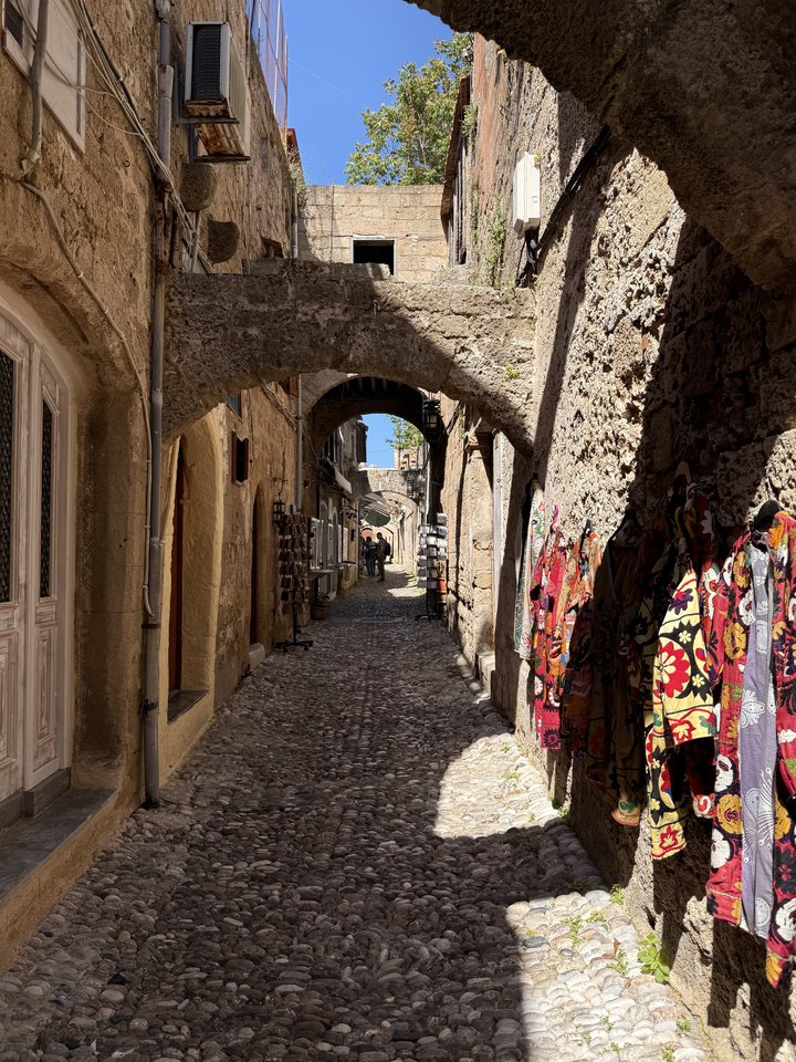 L. Pobedonoscevo savaitgalis Rodo saloje: privati vila su baseinu ir ...