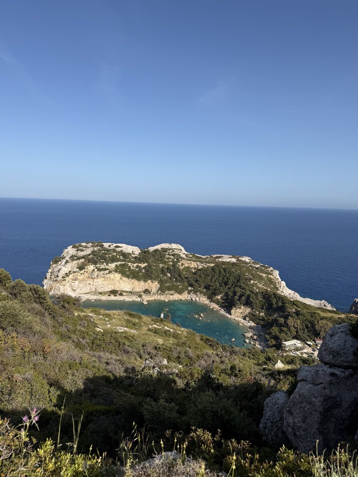 L. Pobedonoscevo savaitgalis Rodo saloje: privati vila su baseinu ir ...