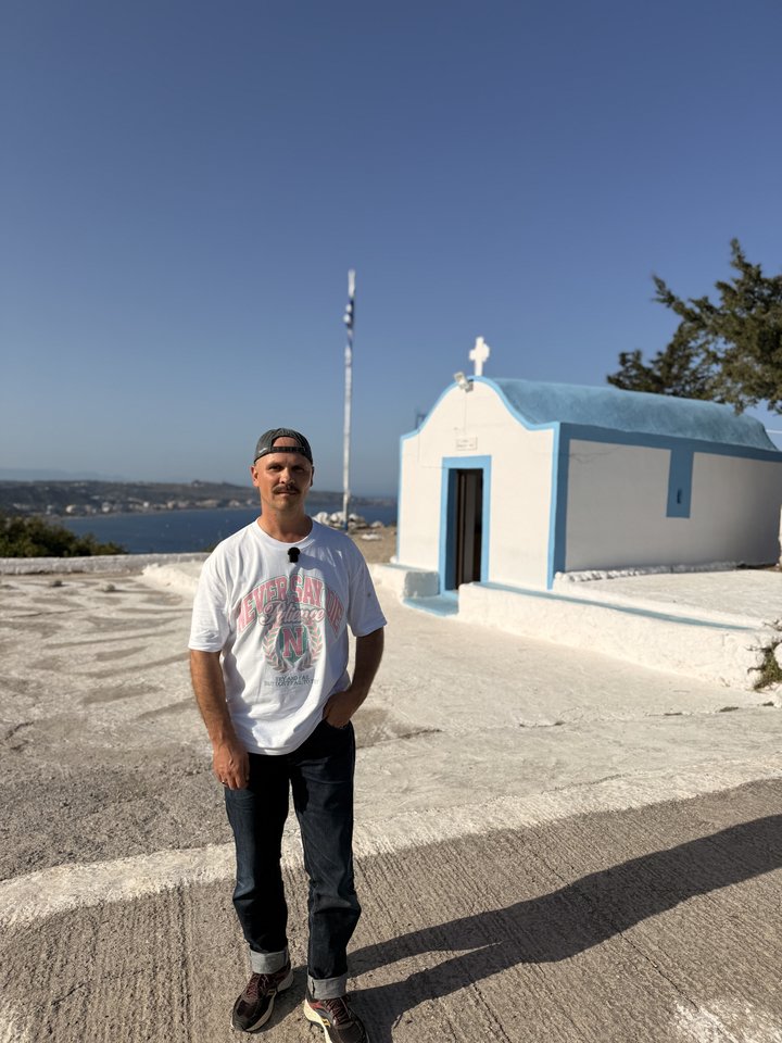 L. Pobedonoscevo savaitgalis Rodo saloje: privati vila su baseinu ir ...