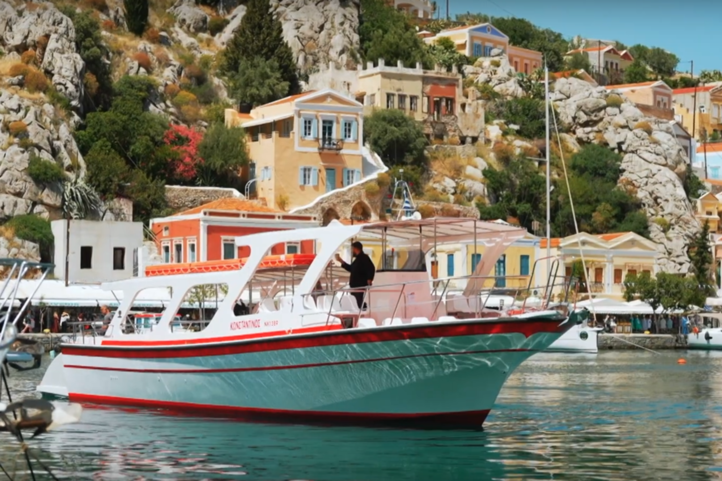 L. Pobedonoscevo savaitgalis Rodo saloje: privati vila su baseinu ir ...