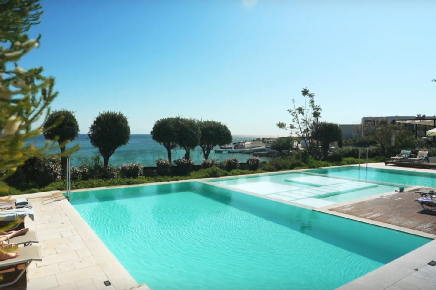 L. Pobedonoscevo savaitgalis Rodo saloje: privati vila su baseinu ir ...