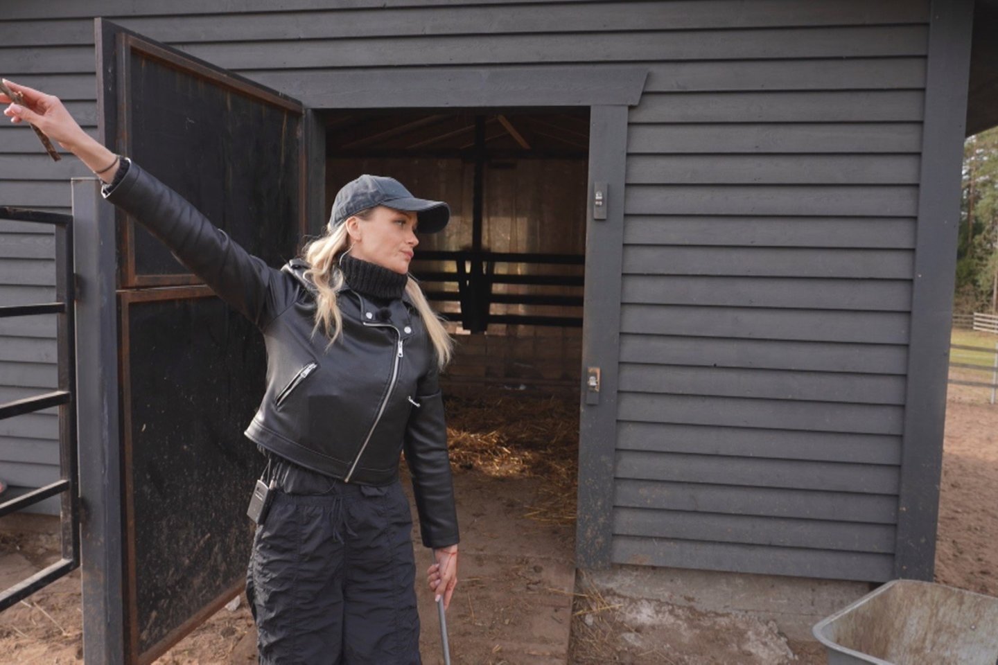 Po pirmos dienos dramų ir kivirčų „Princesių ūkyje“ Ieva Carter jau ...