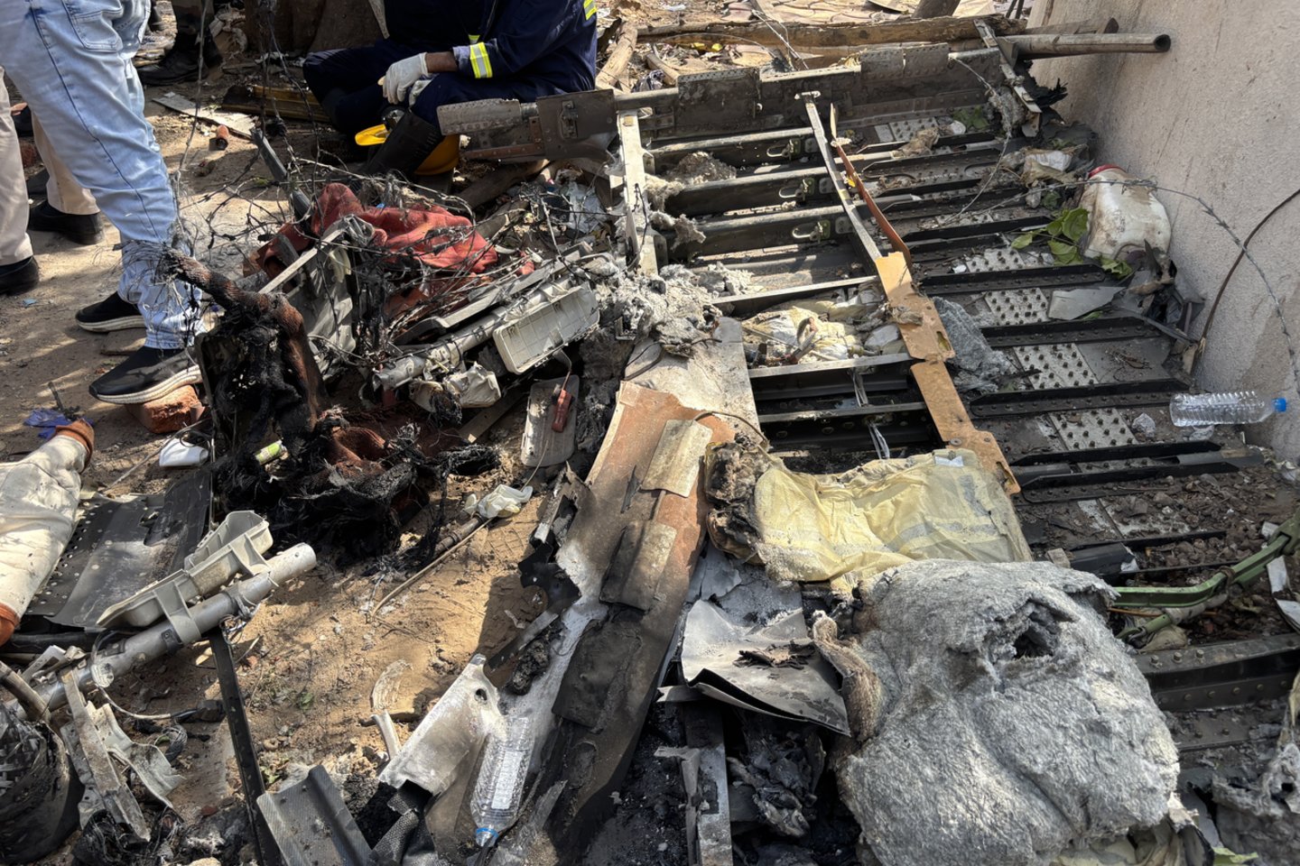 Aviakatastrofa Indijoje: lėktuvas krito ant motelio, pranešama apie 260 ...