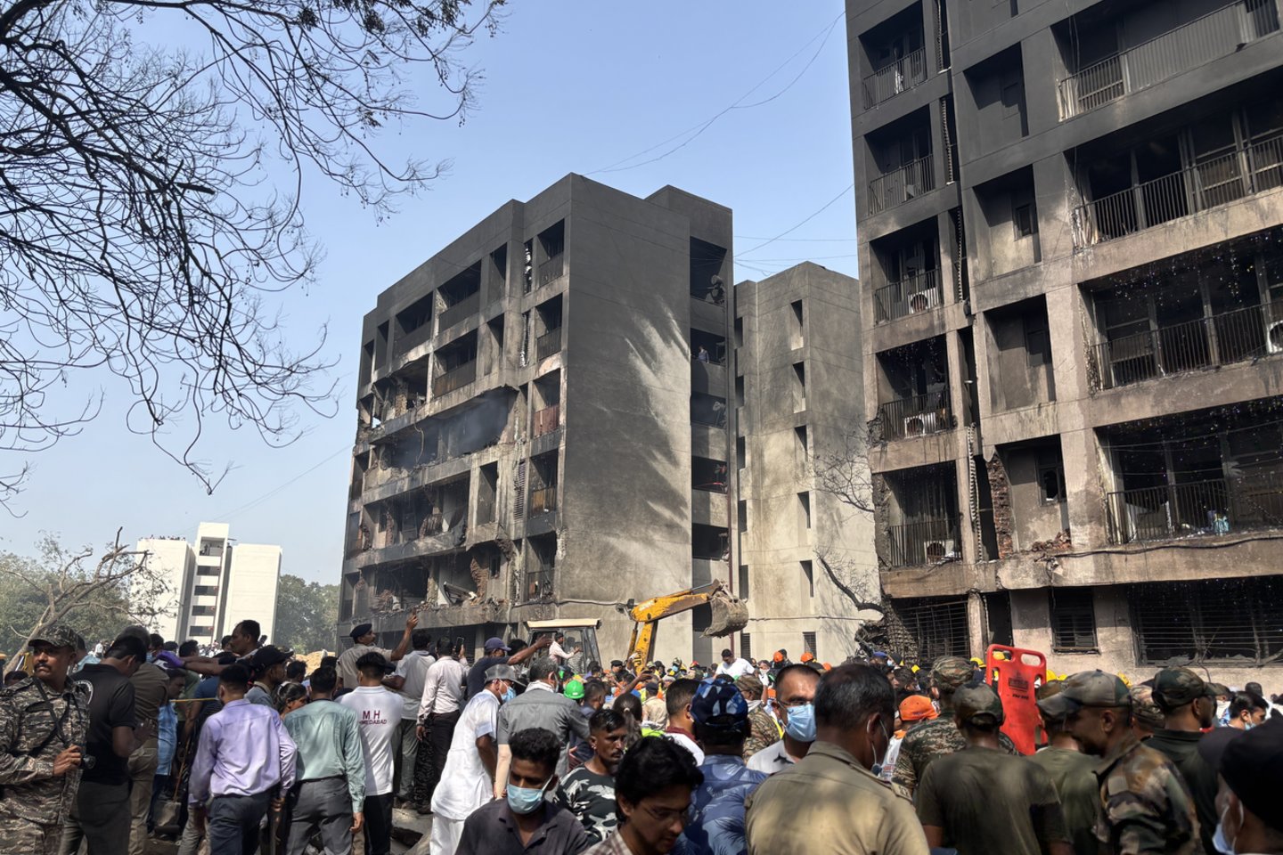 Aviakatastrofa Indijoje: lėktuvas krito ant motelio, pranešama apie 260 ...