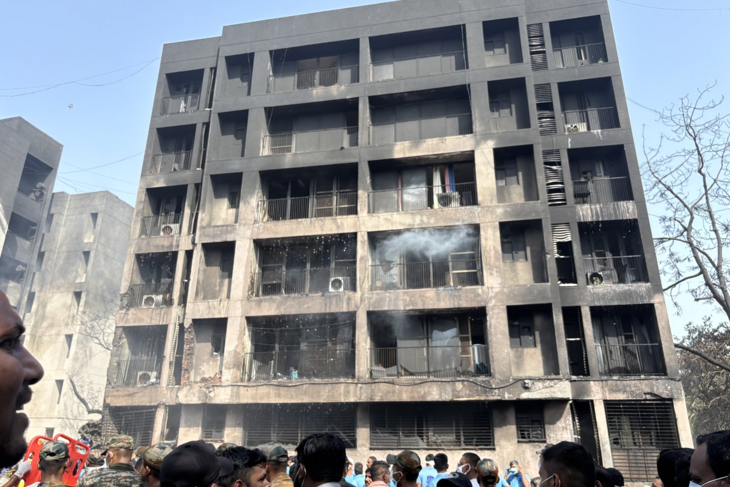 Aviakatastrofa Indijoje: lėktuvas krito ant motelio, pranešama apie 260 ...