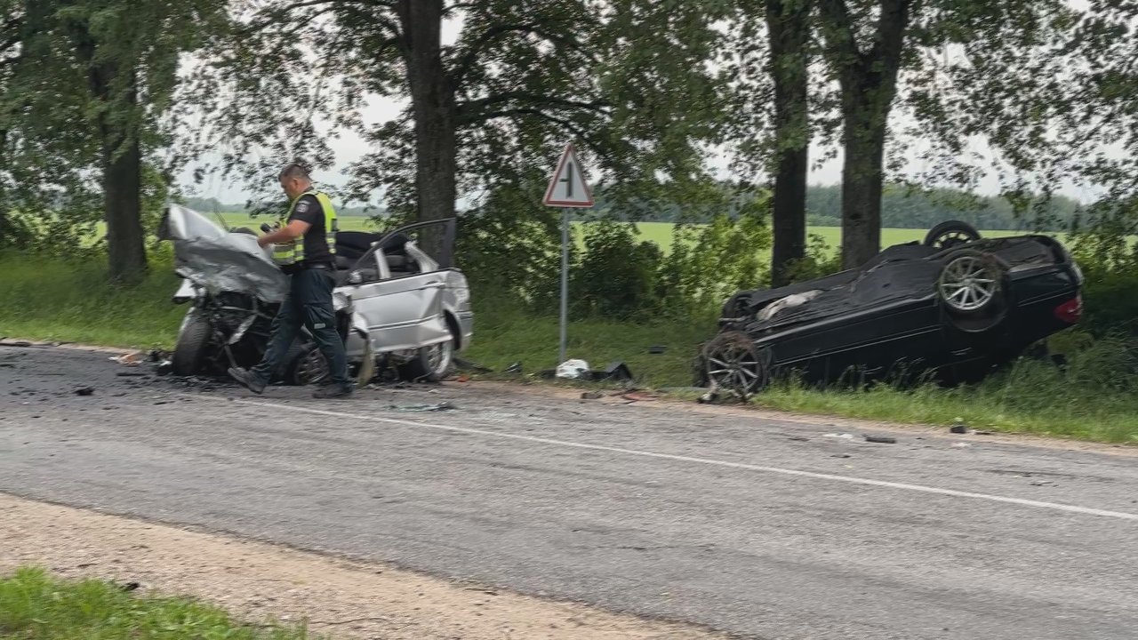 Avarija Širvintų rajone: susidūrus automobiliams, nukentėjo 4 žmonės
