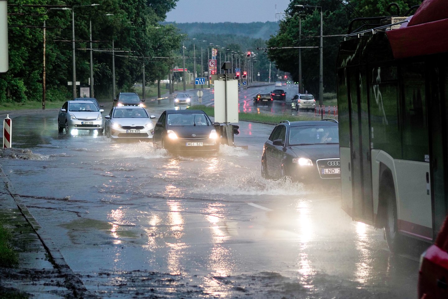 Įspėja – Lietuvą pasieks pietinis ciklonas, kai kur pils kaip iš kibiro