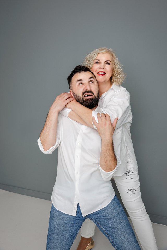 Naujai „iškepta“ pramogų pasaulio pora Nijolė Narmontaitė ir Arnas Švilpauskas: kas juodu sieja?