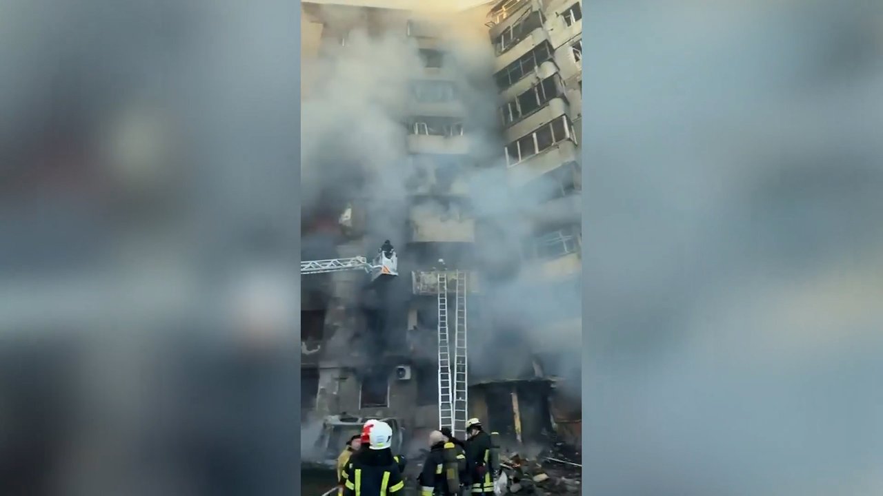 Rusams atakavus Ternopilį į dangų pakilo juodų dūmų debesis: žuvusiųjų ...