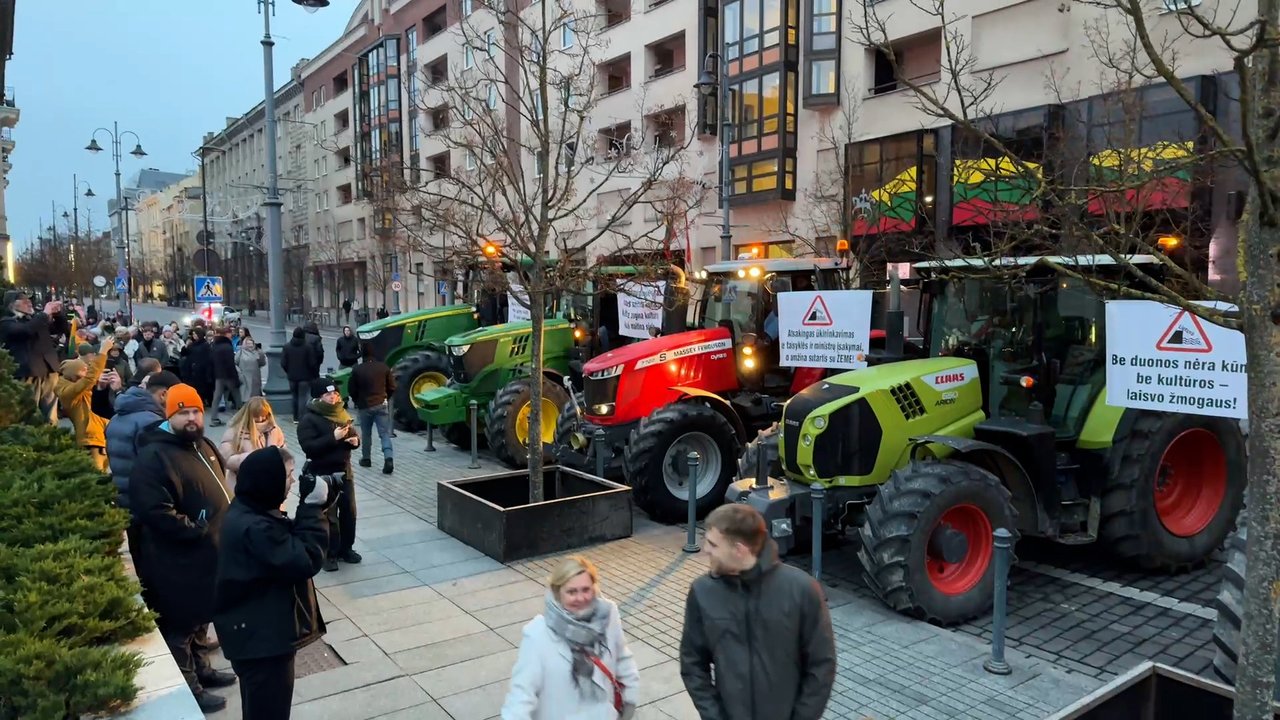 Kultūros bendruomenės protestas baigėsi su trenksmu: pasiklausykite ...