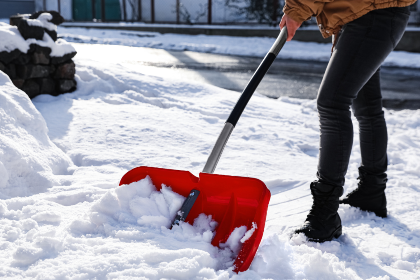 „Pigu.lt“: sniegas kėlė į viršų kastuvų ir rogių pardavimus
